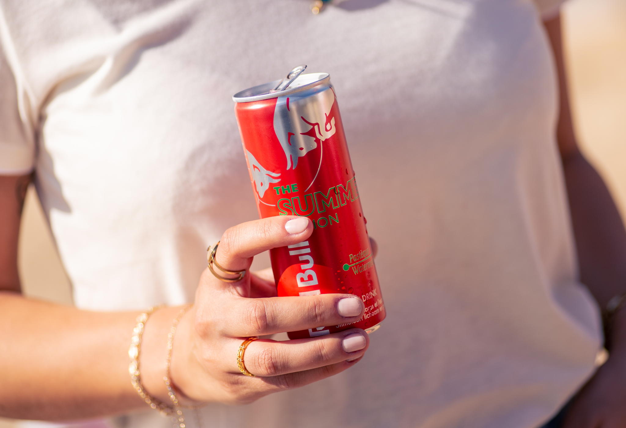 RED BULL LANCEERT VERFRISSENDE RED BULL SUMMER EDITION MET DE SMAAK VAN ...