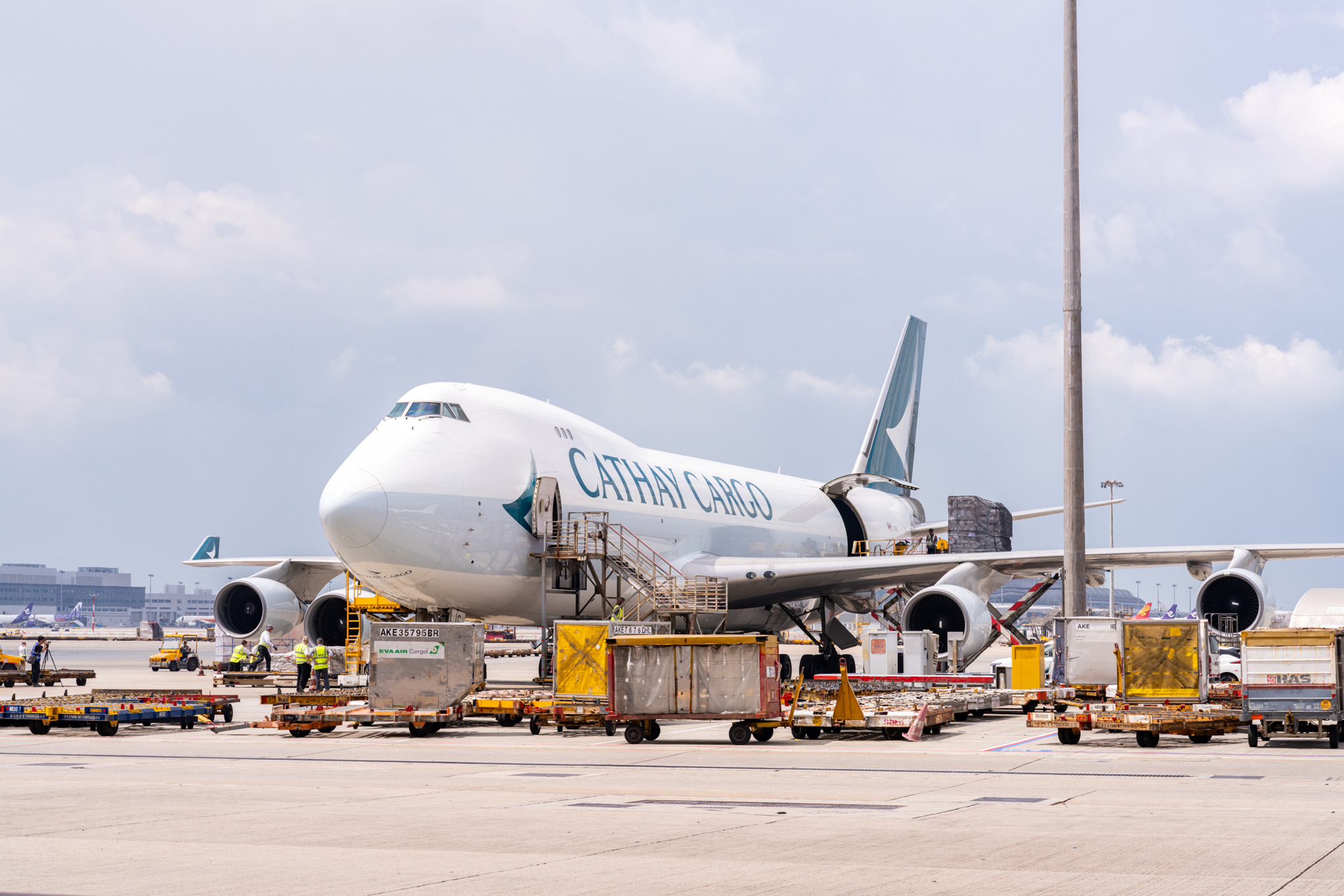 Cathay Cargo flies in precious artefacts for the Hong Kong Palace ...