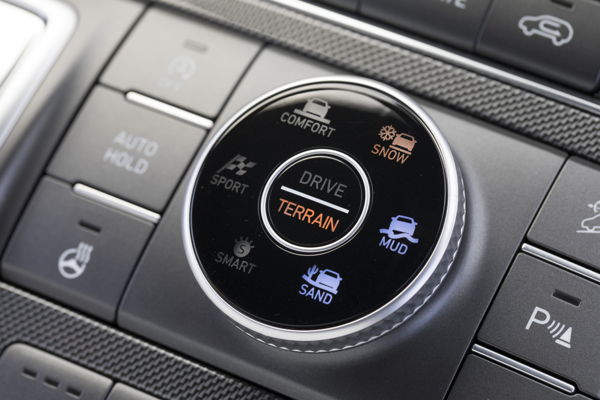 Hyundai stellt den neuen Terrain Mode Selector für den New Santa Fe vor