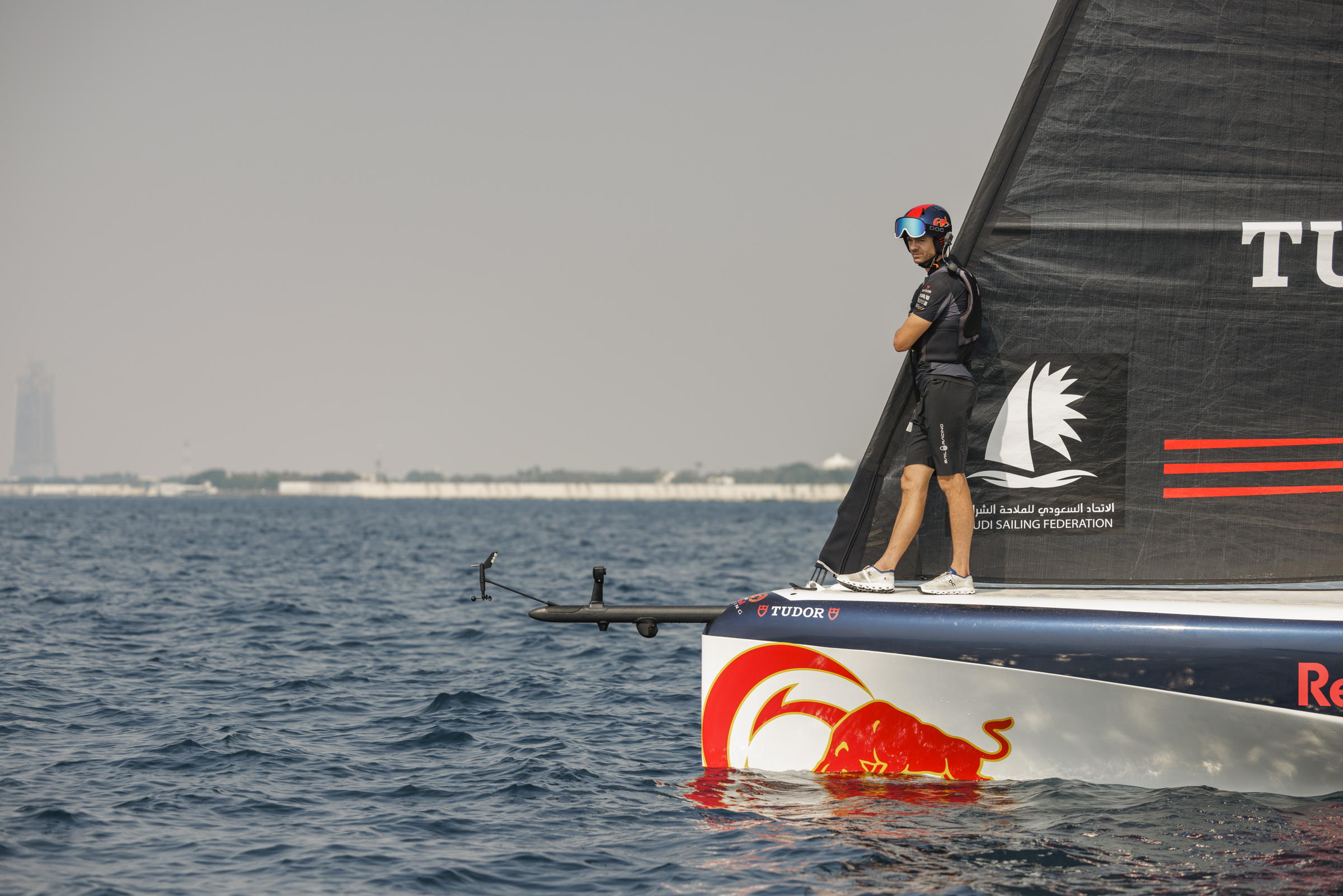 Schweizer Sportbrand On wird offizieller Schuhsponsor des Alinghi Red Bull Racing Sailing Teams