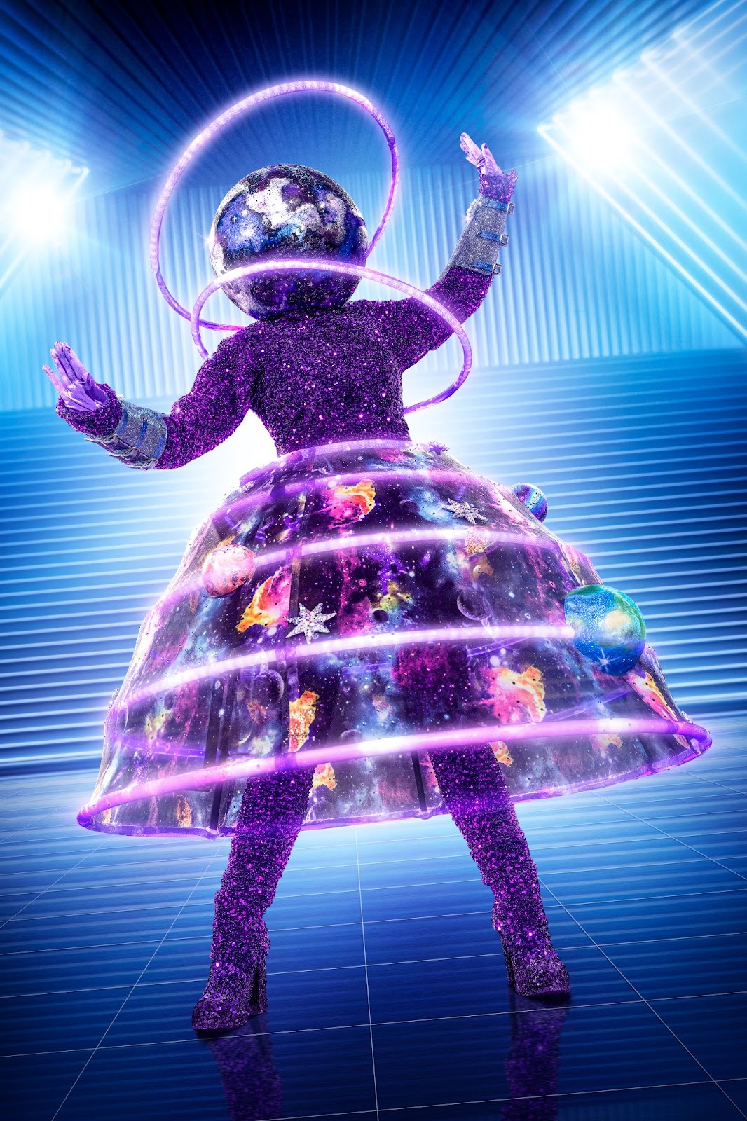 Gigantische mural op de Antwerpse Meir onthult nieuwe Masked Singer: Kosmos