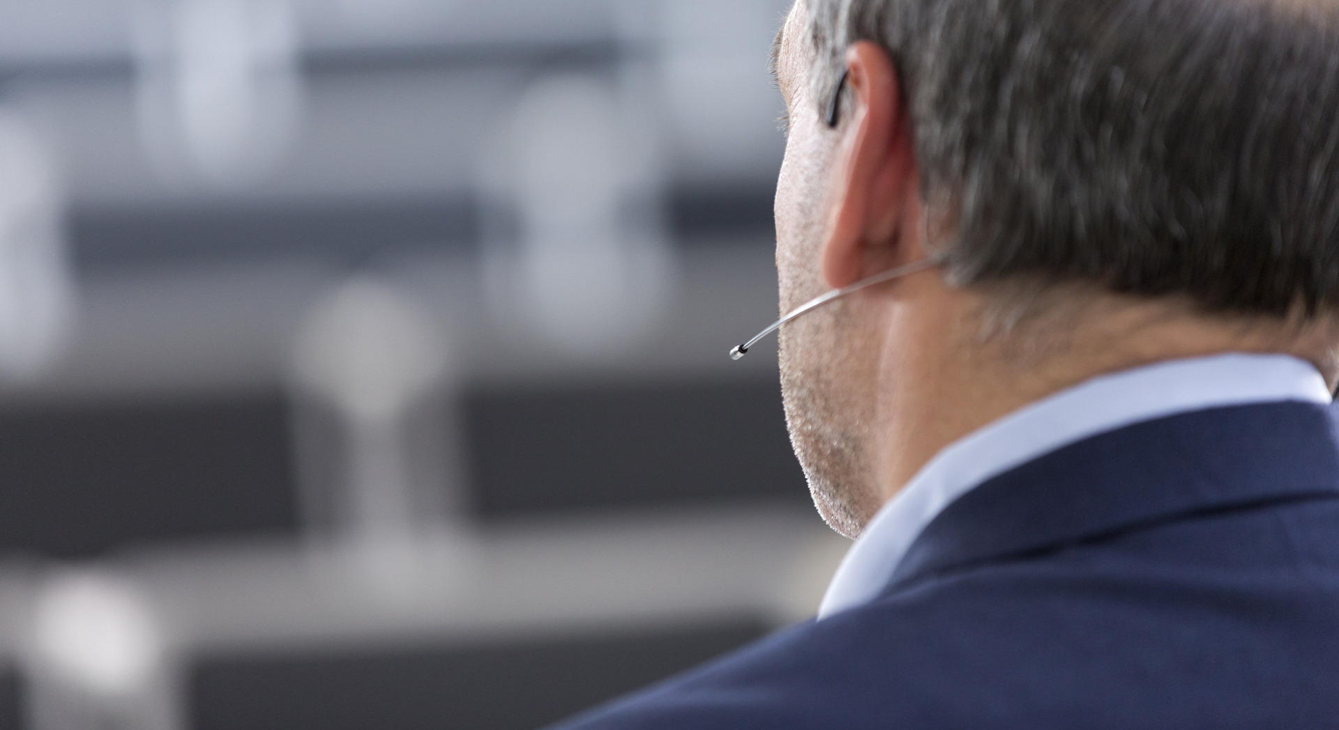 How-To Presentation microphones 2: Head worn and Lavalier Microphones