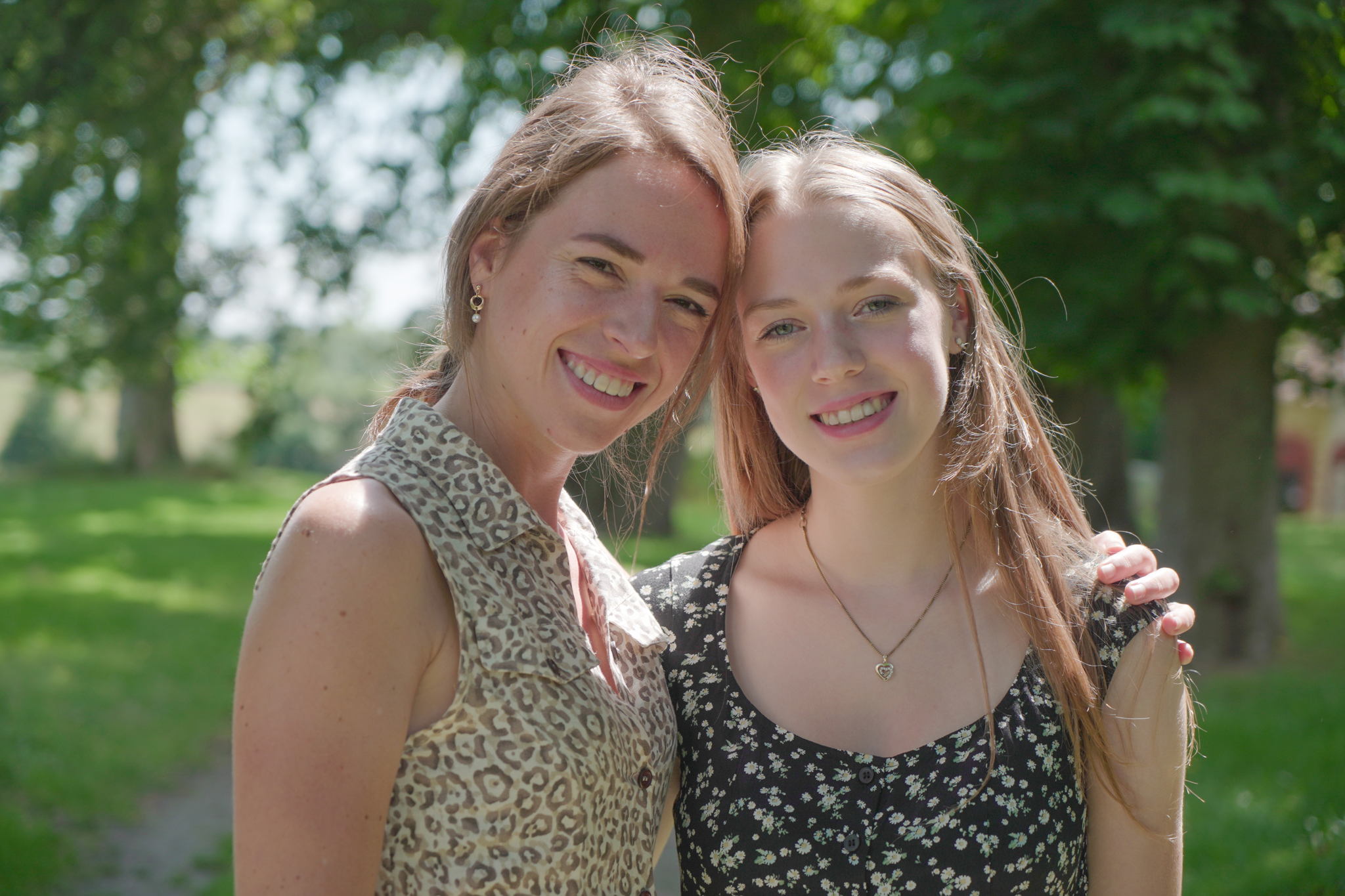 Hoe kijken tieners naar seks en zwangerschappen? Iluna en Stephanie Planckaert ontdekken het in ...