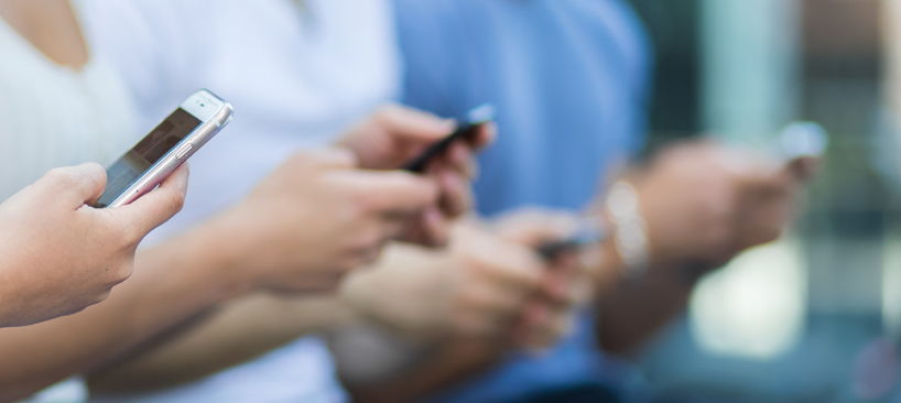 La moitié des employés admet une addiction au smartphone