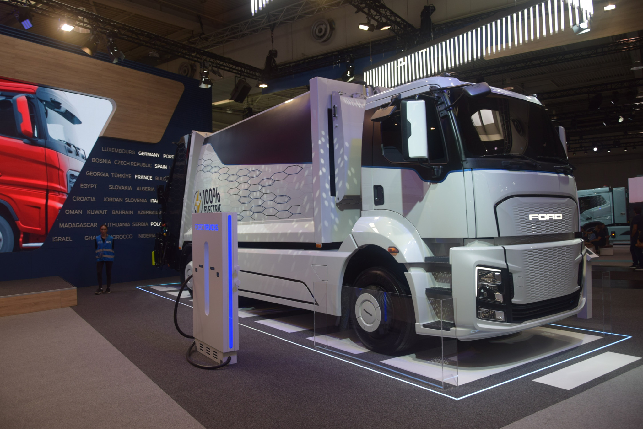 Ford Trucks dévoile son camion 100 % électrique et confirme son ...