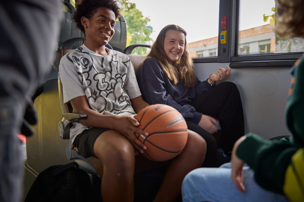 Zorgeloos op kamp: De Lijn brengt jeugdverenigingen opnieuw voordelig ...