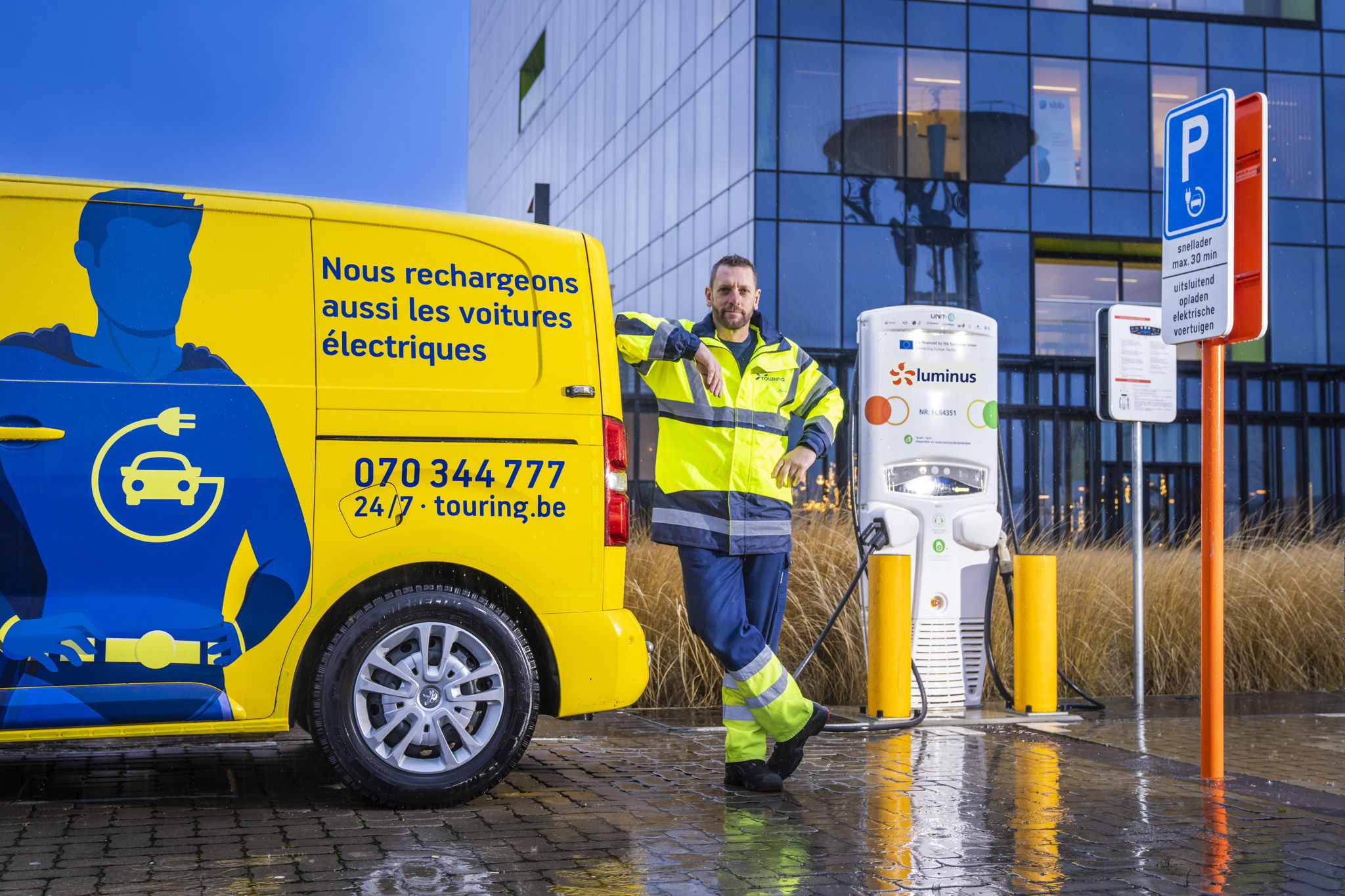 Grâce au partenariat avec Touring, Luminus offre à ses clients ...