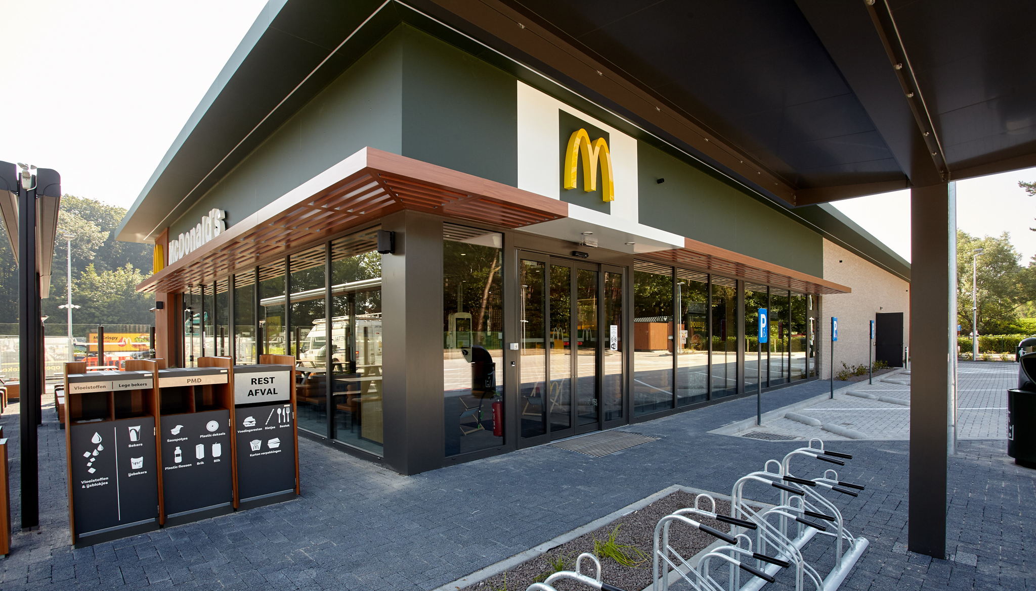MCDONALD’S OPENT NIEUW RESTAURANT IN STEKENE