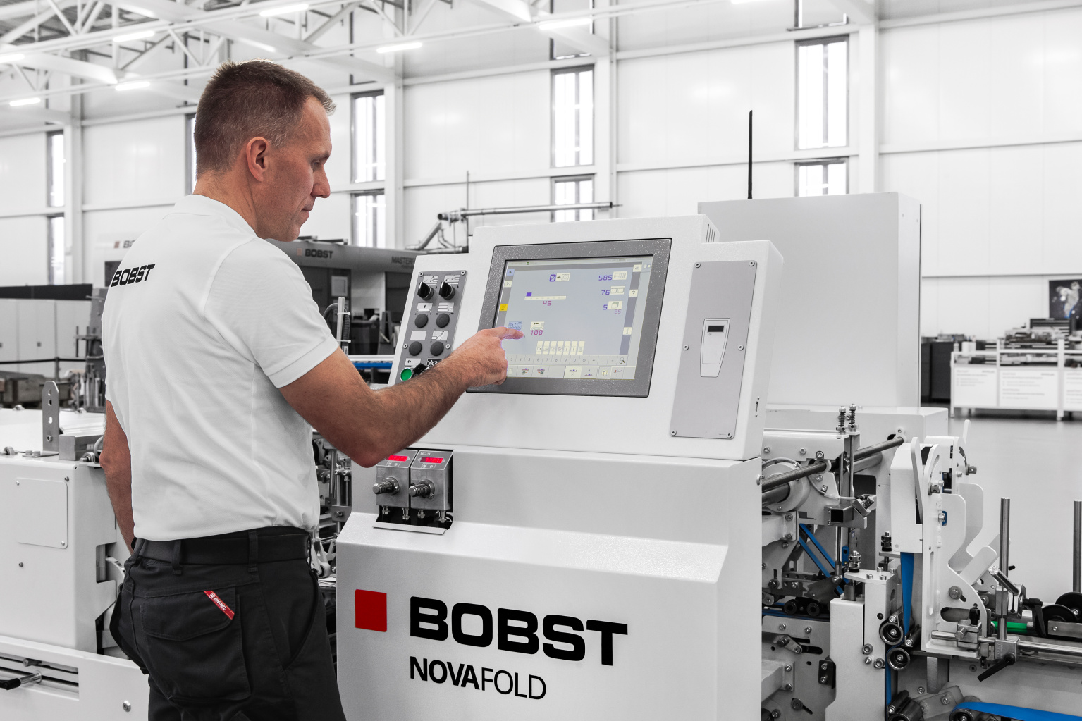 BOBST présente la toute nouvelle NOVAFOLD, complétant ainsi son équipe ...