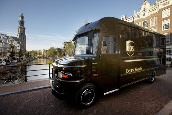 UPS invests in autonomous trucking company, tests self-driving tractor ...