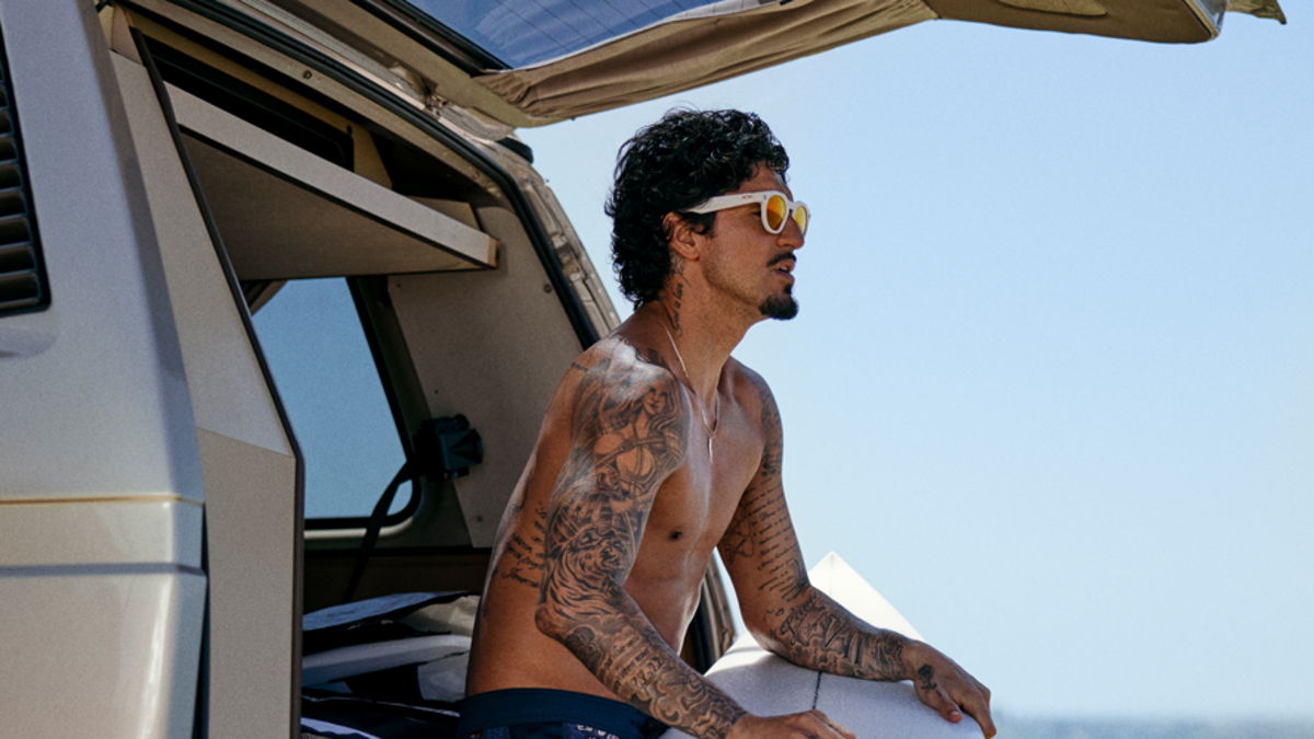 INTRODUCING OAKLEY META GLASSES: AMPLIFYING HUMAN POTENTIAL