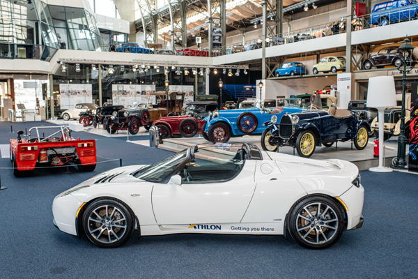 Een van de eerste Tesla-exemplaren nu in Autoworld
