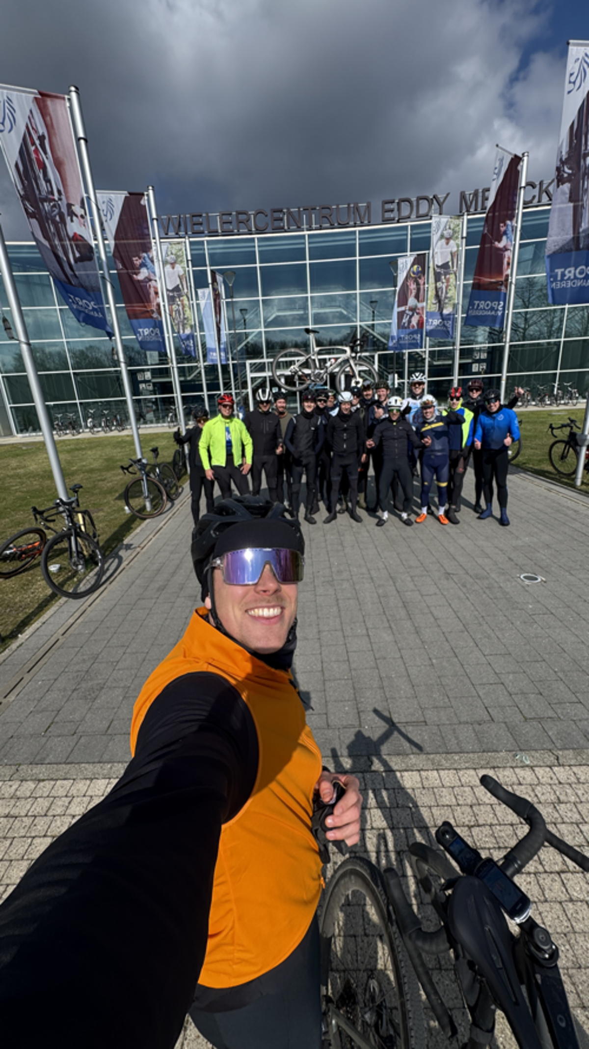 Bert De Backer en Bavo Mortier trappen samen naar het WK gravel in ...