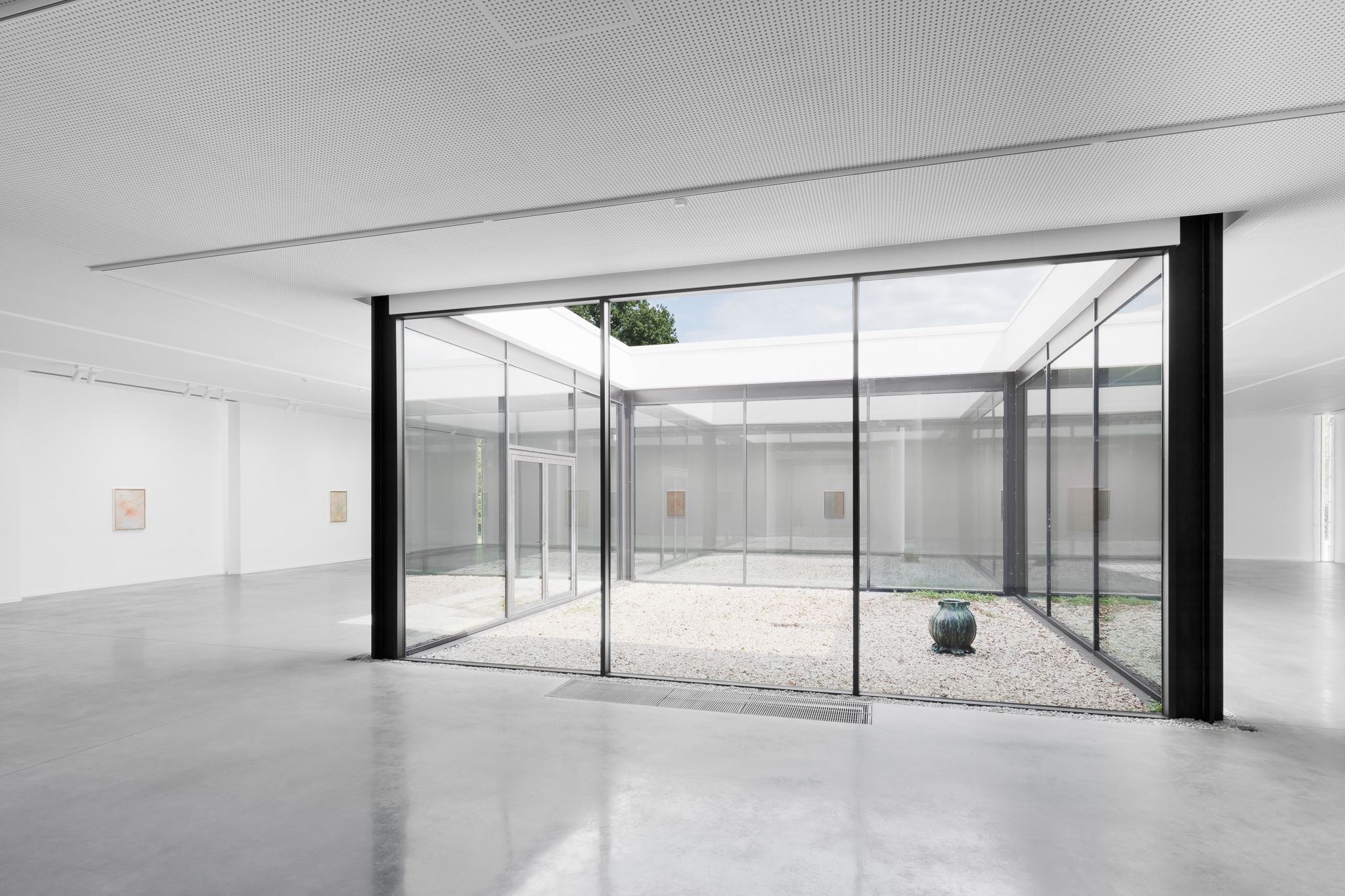 Calvin Marcus exhibits his Skin Paintings at the Museum Dhondt-Dhaenens