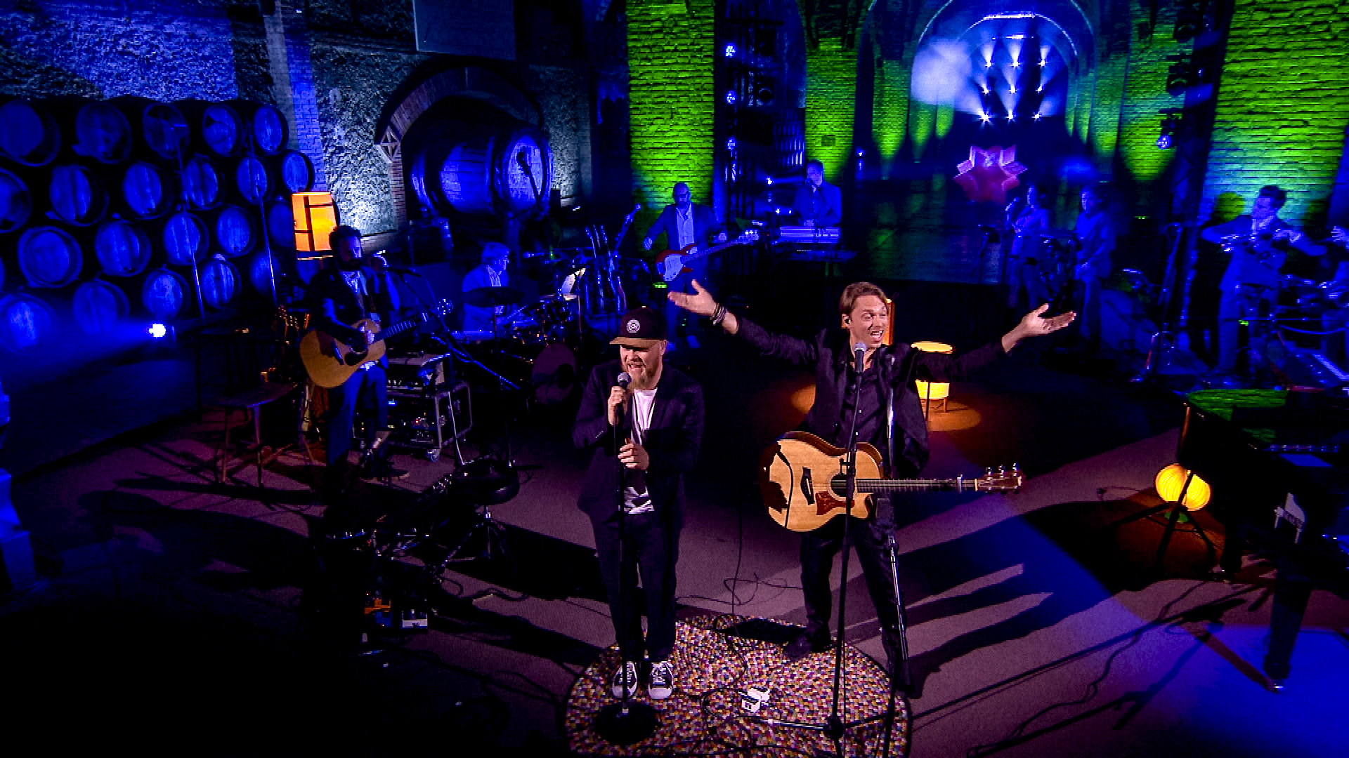 Waar zijn die handjes? Regi zit op hete kolen wanneer zijn hits onder ...