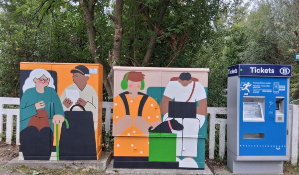 Streetart fleurt nutskasten op in 5 stations langs spoorlijn 124