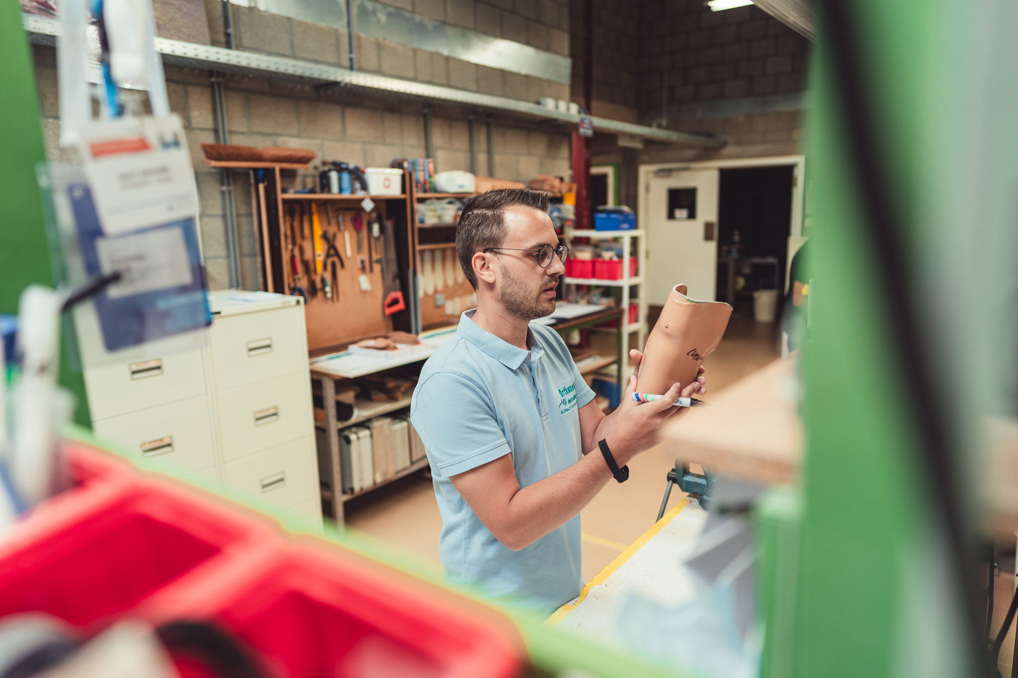 'Ik zie mezelf nog als kindje in de werkplaats: nageltjes in een houten ...