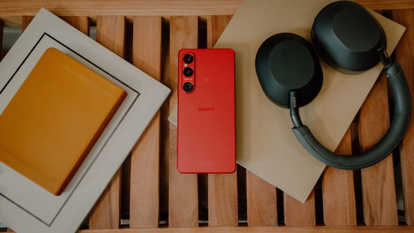 El Xperia 1 VI de Sony ahora está disponible en un llamativo color rojo ...