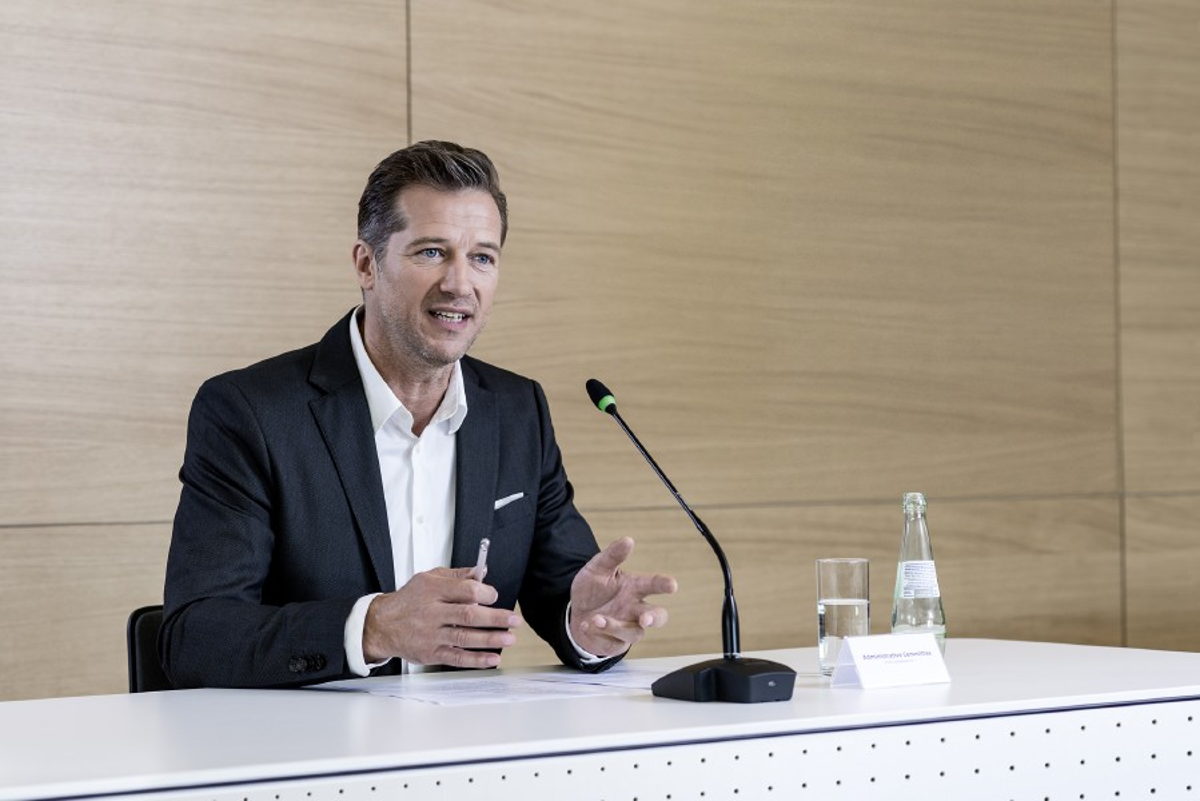 How-To presentation microphones 1: Handheld and Gooseneck Microphones