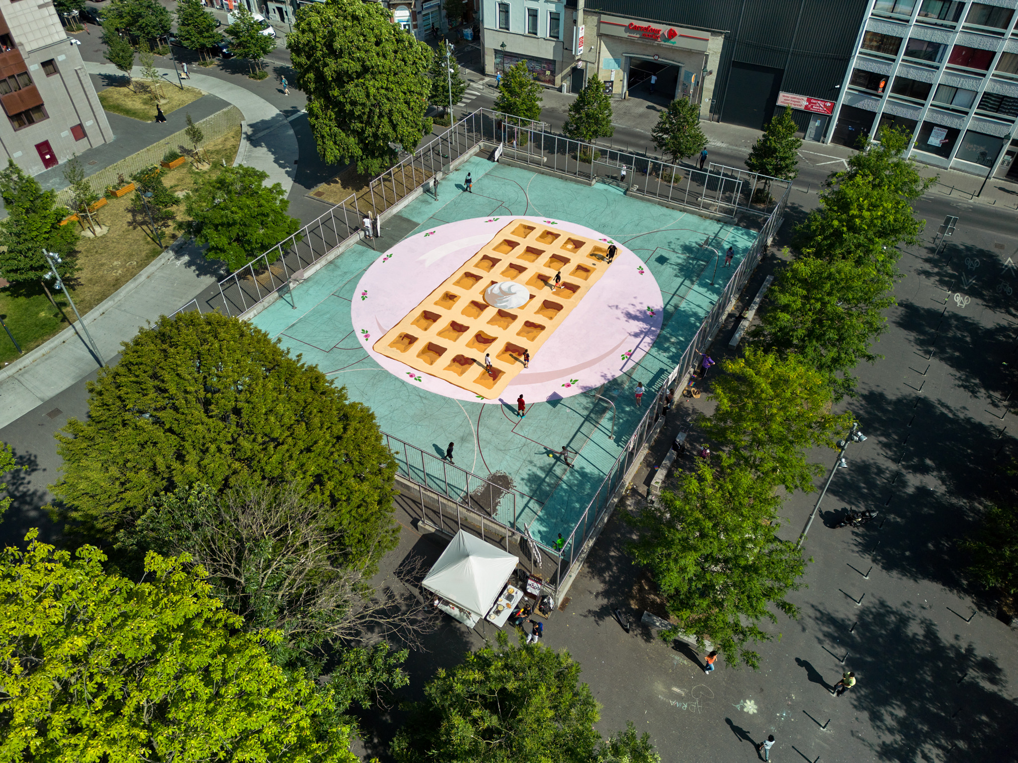 La plus grande gaufre de Bruxelles au monde sur le square Jacques Franck