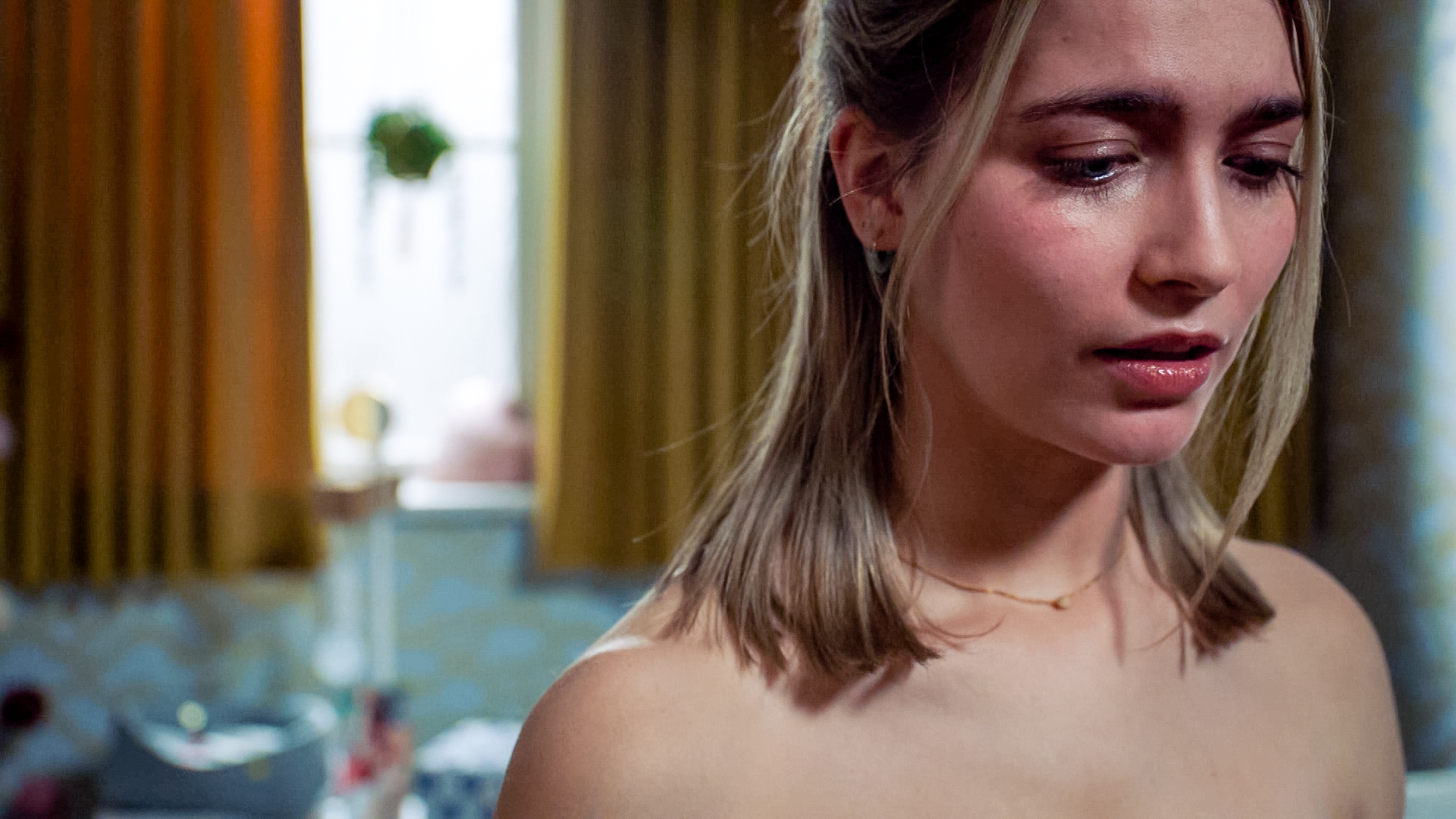 Intriges én een grote cliffhanger in de extra lange slotaflevering van ...