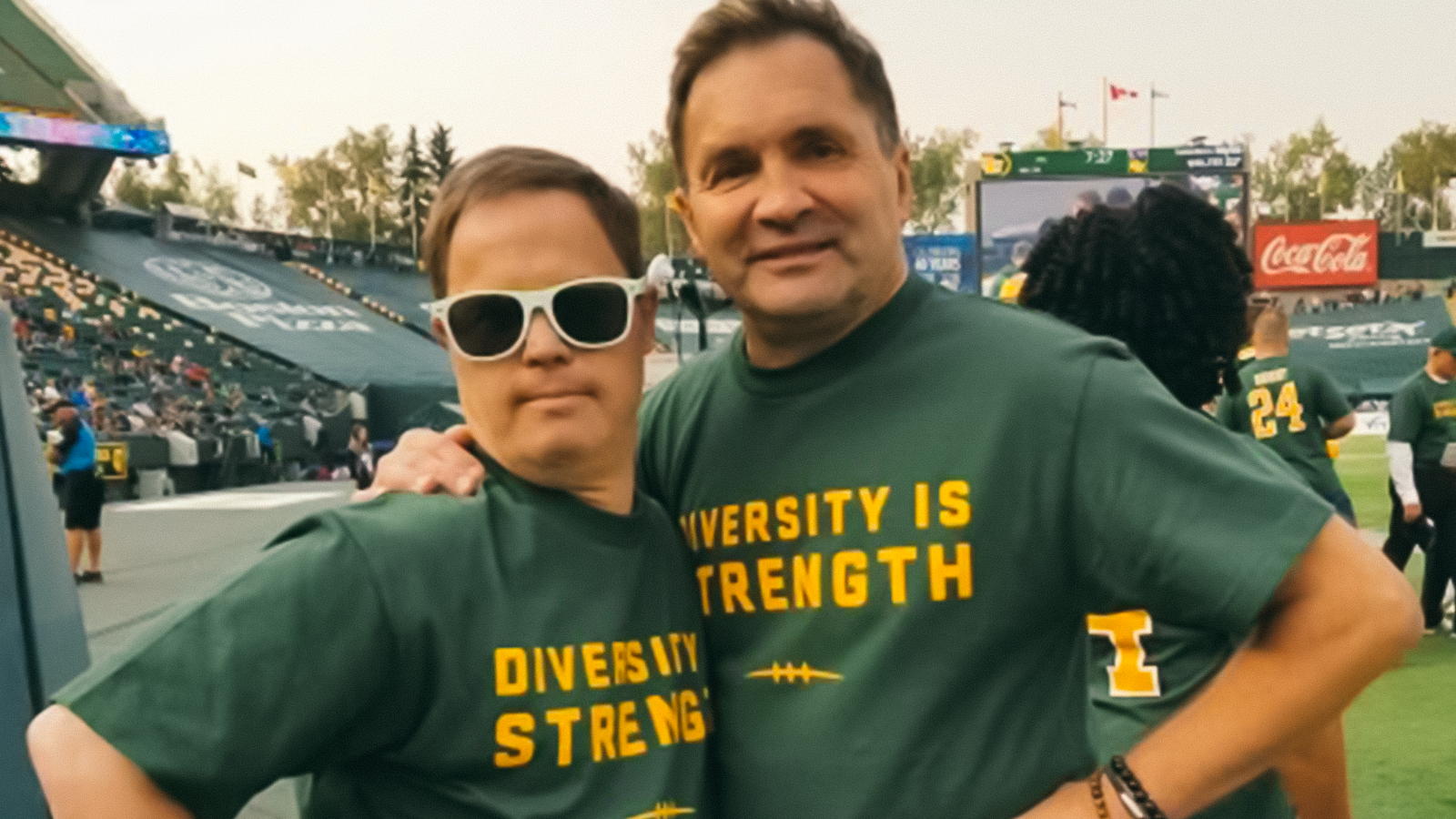 Green and Gold legend Dwayne Mandrusiak added to EE Builders Wall