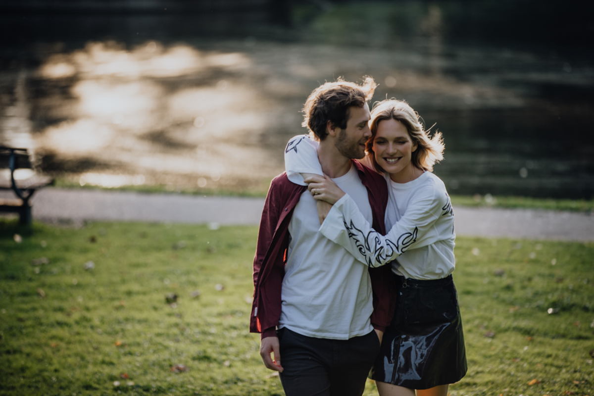 Zwangerschap van Laura zet vriendengroep onder hoogspanning in ...