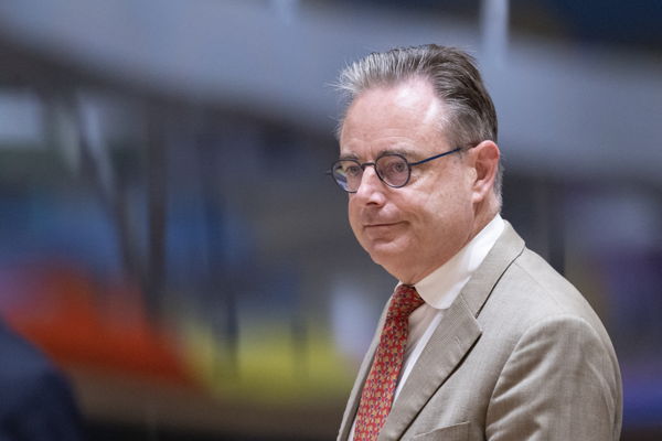 De Wever joins European call for swift rollout of return hubs