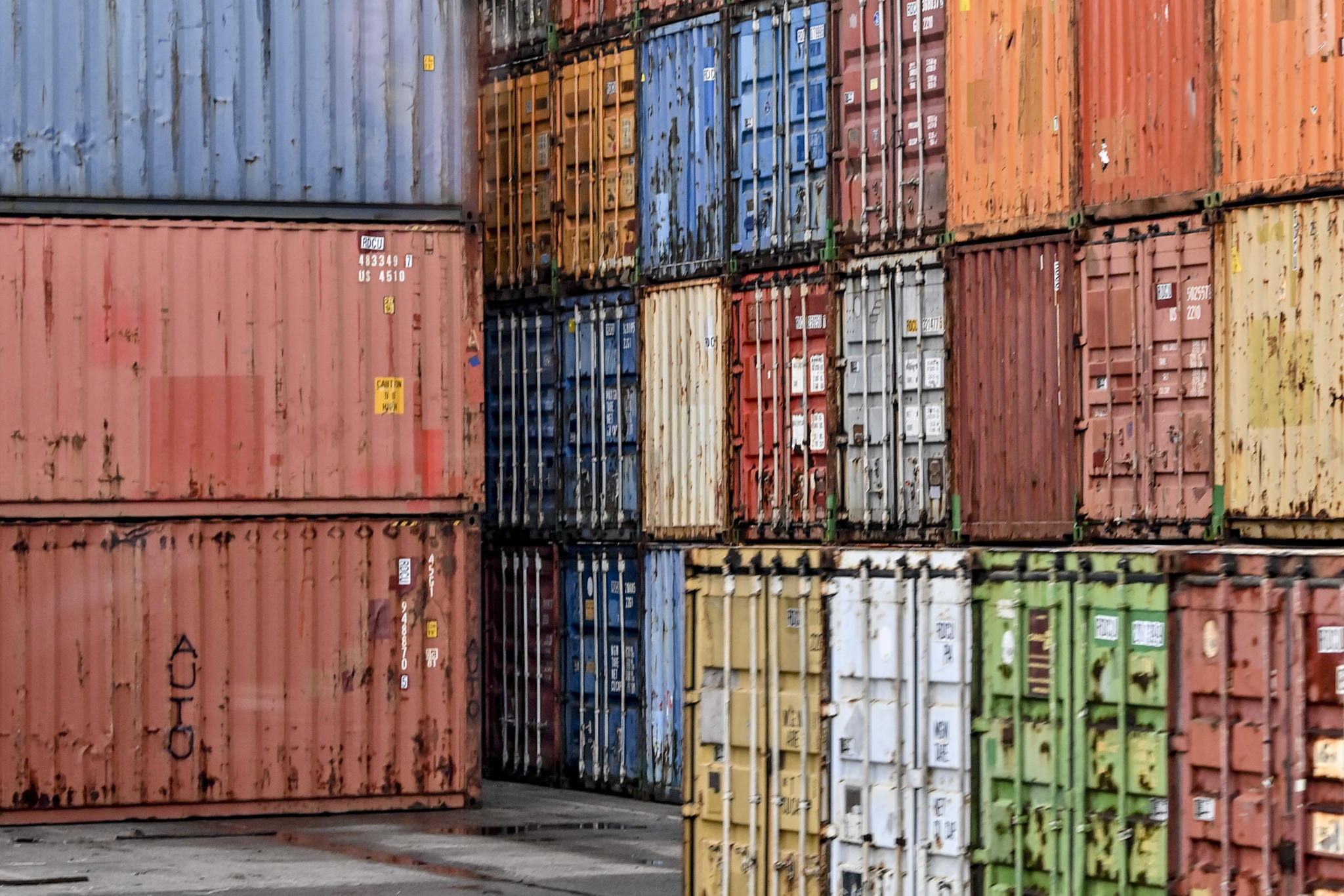 Unclear sanctions see 1.500 Russian containers blocked in Flemish ports