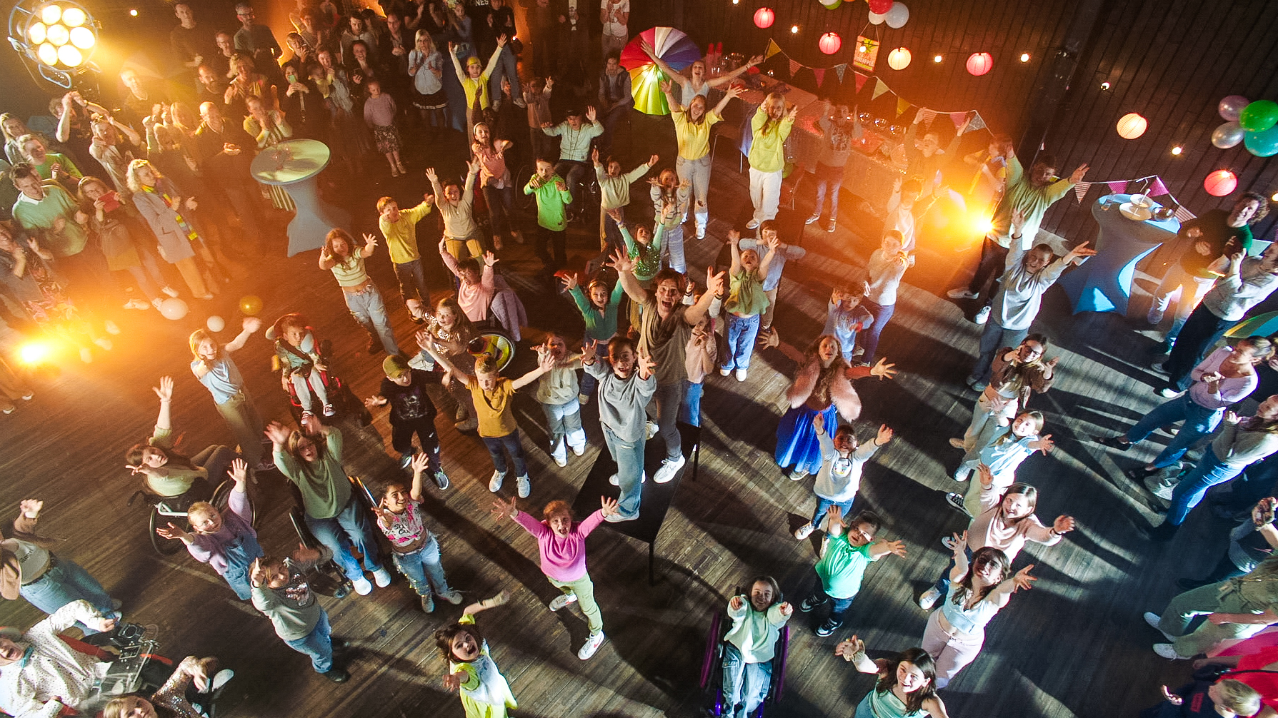 Peters Koen en Nono Wauters maken samen met kinderen van het ...