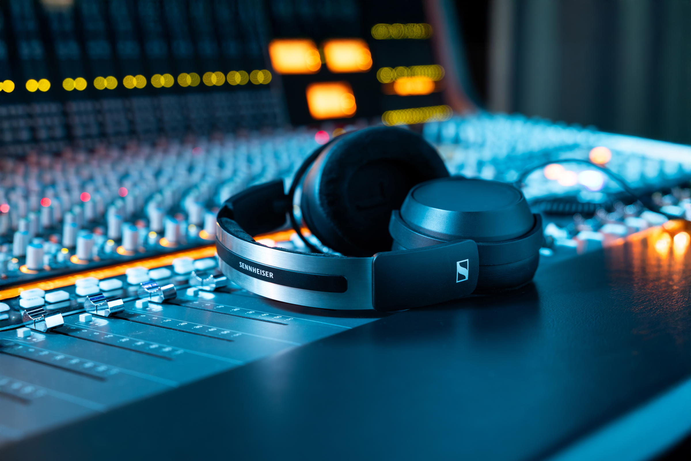 Sennheiser launches the closed-back HD 480 PRO headphones