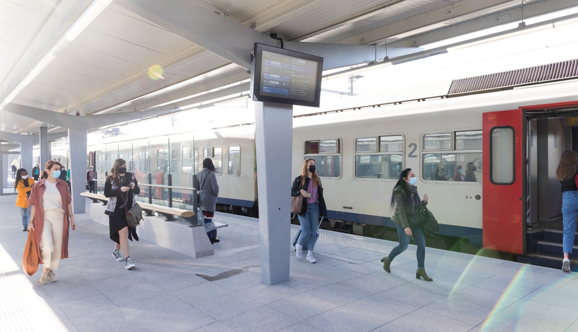 Eerste vernieuwde perron in station Hasselt is klaar