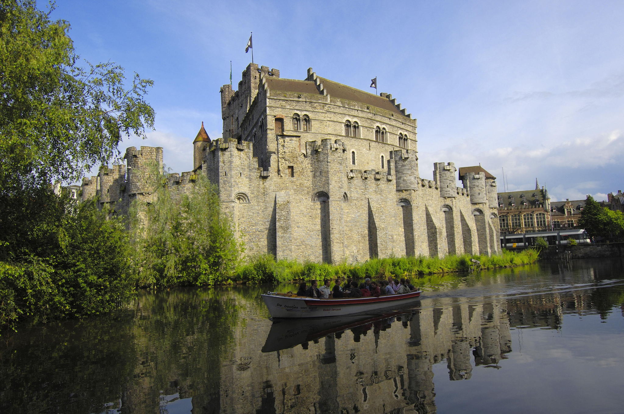 Gravensteen: from court, to cotton factory, to winter bar experience