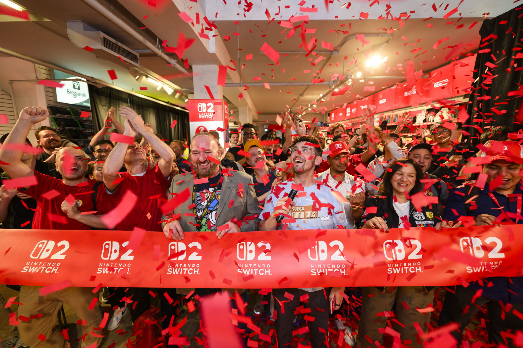 PHOTOS: Hundreds of Fans Celebrated the Midnight Release of Nintendo ...