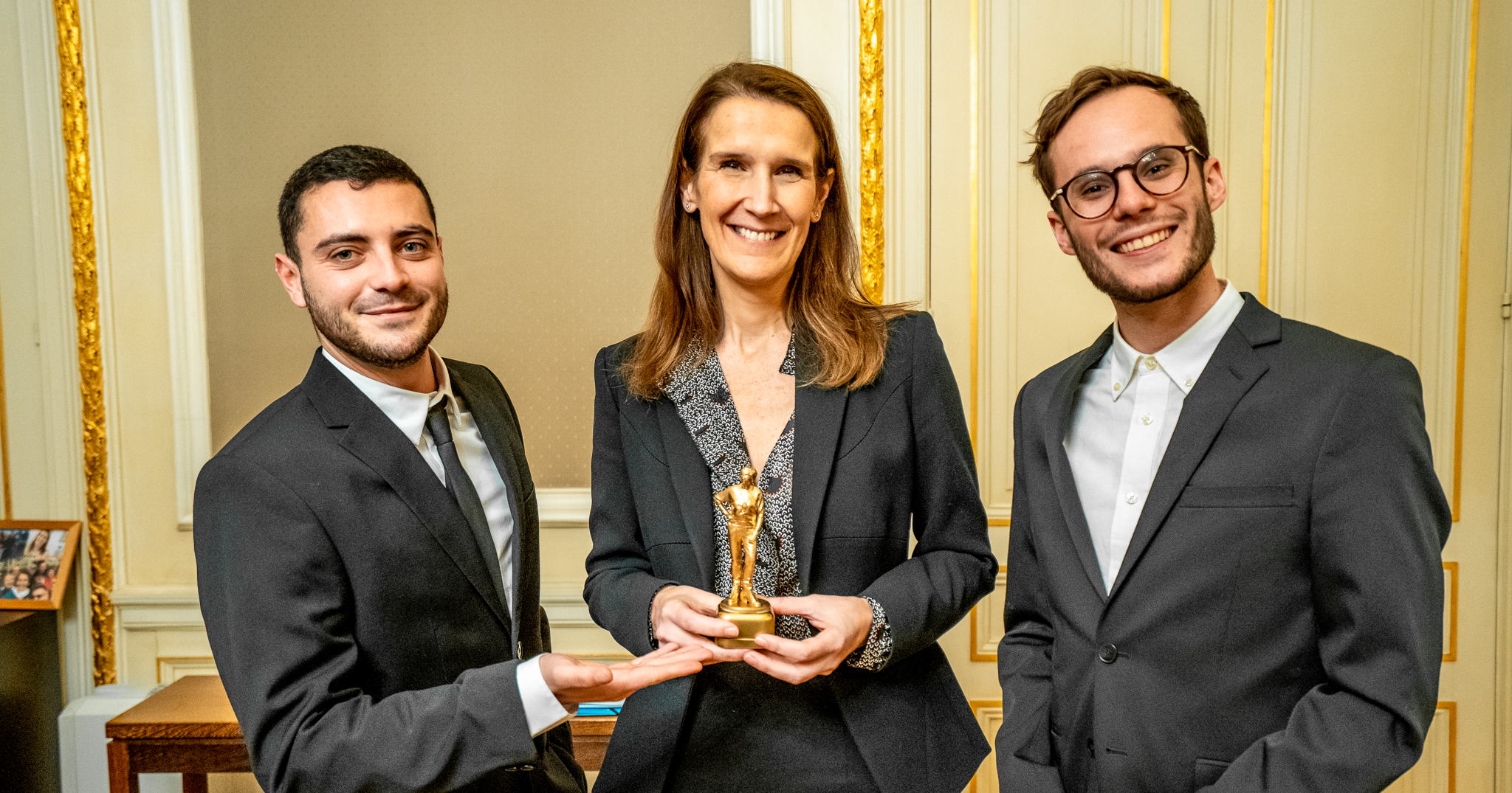 Qmusic-dj's Vincent Fierens en Joren Carels delen RIA's uit