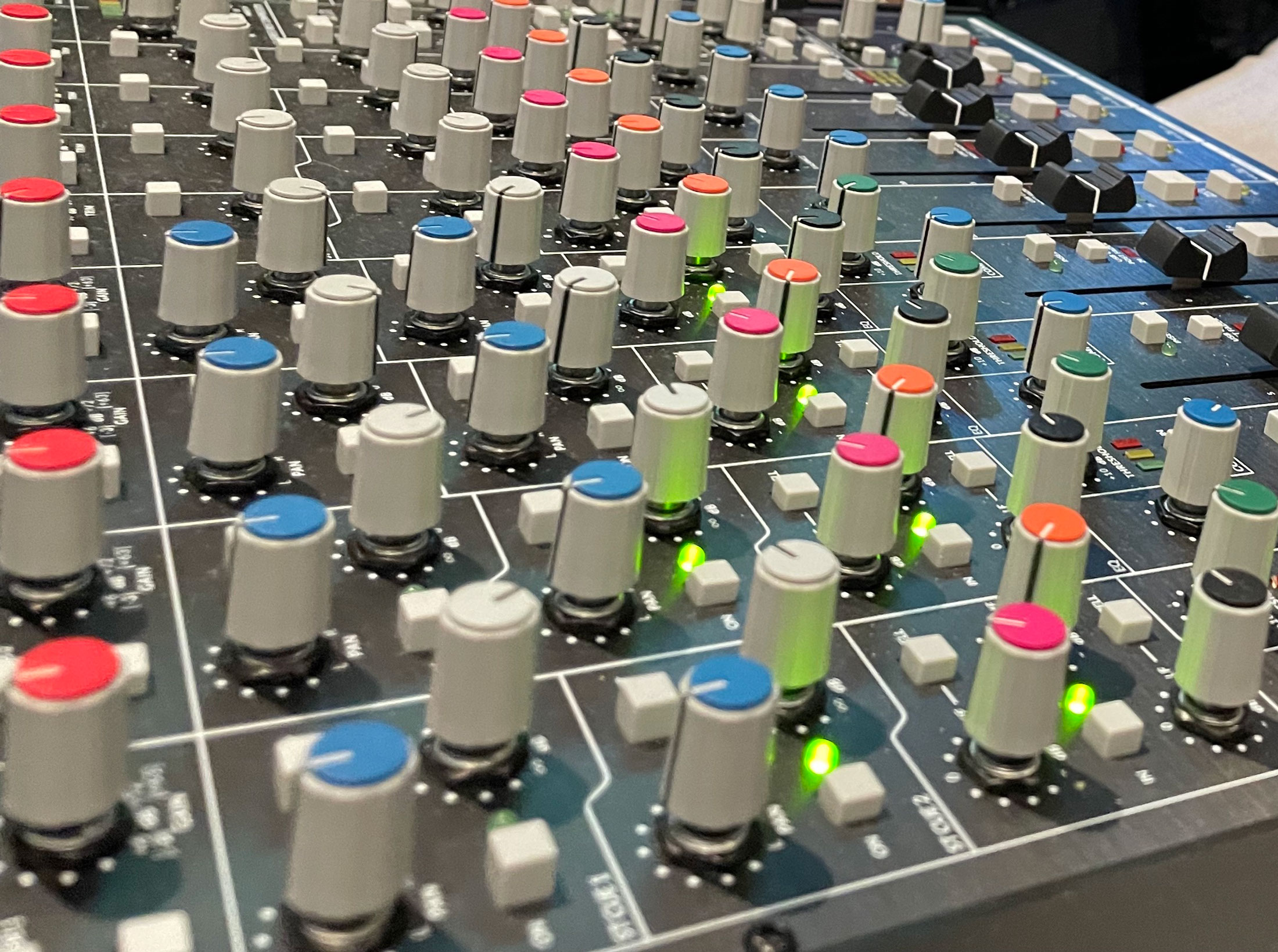 Top-Tier Producer Rob Cavallo Captures the 'Big Studio Sound' in ...