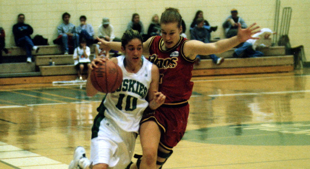 Saskatchewan Huskies celebrate Jacqueline Lavallee's Canada West Hall ...