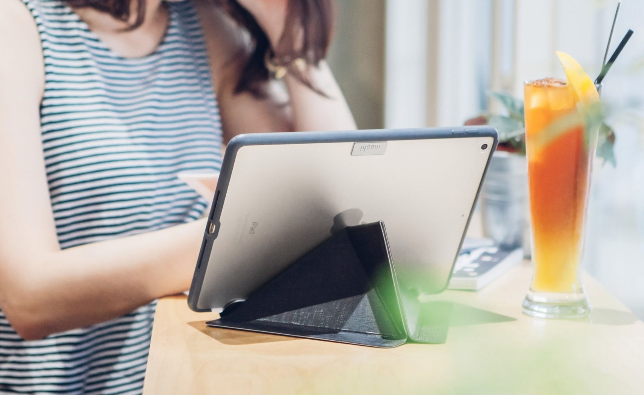 EL ORIGAMI INSPIRA AL VERSACOVER DE MOSHI