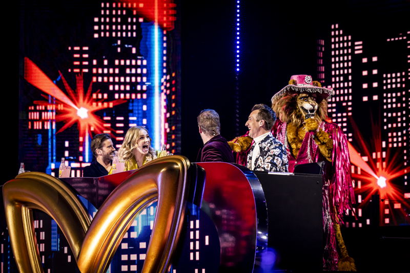 De eerste 7 Masked Singers gaan helemaal loco in de eerste show van The ...