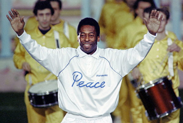 Pelé's family shares joy and sadness alongside the hospitalized "king ...
