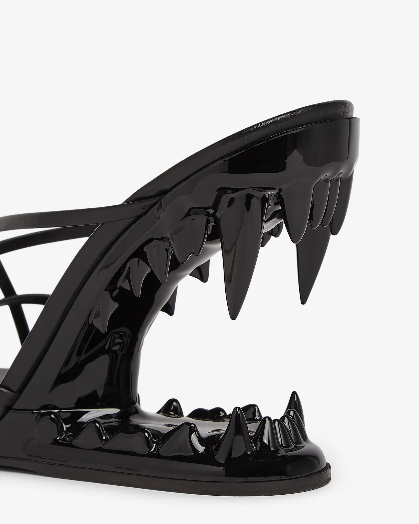 Los emblemáticos Morso Heels de GCDS llegaron a AMY – iWay Magazine