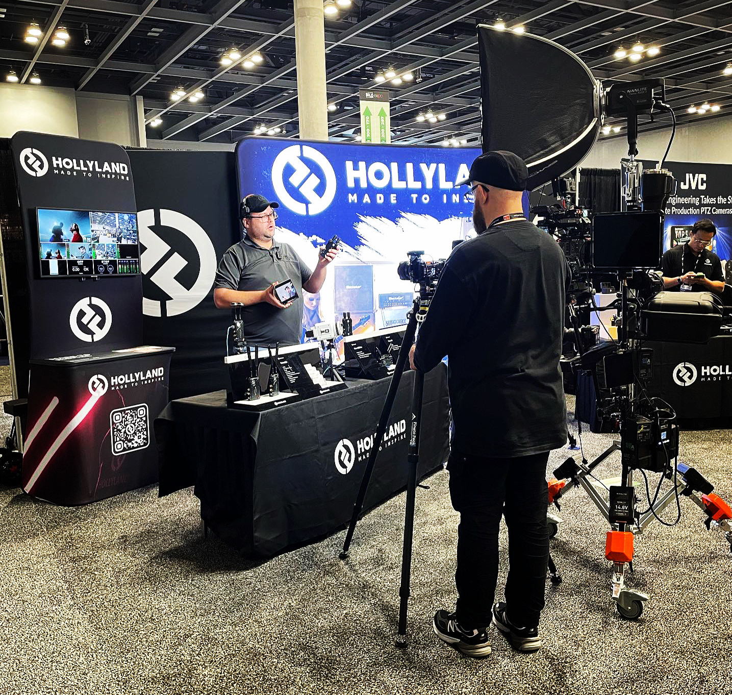 Walter van Dusen Documents the Trade Show Floor with ‘Rolling Interview ...