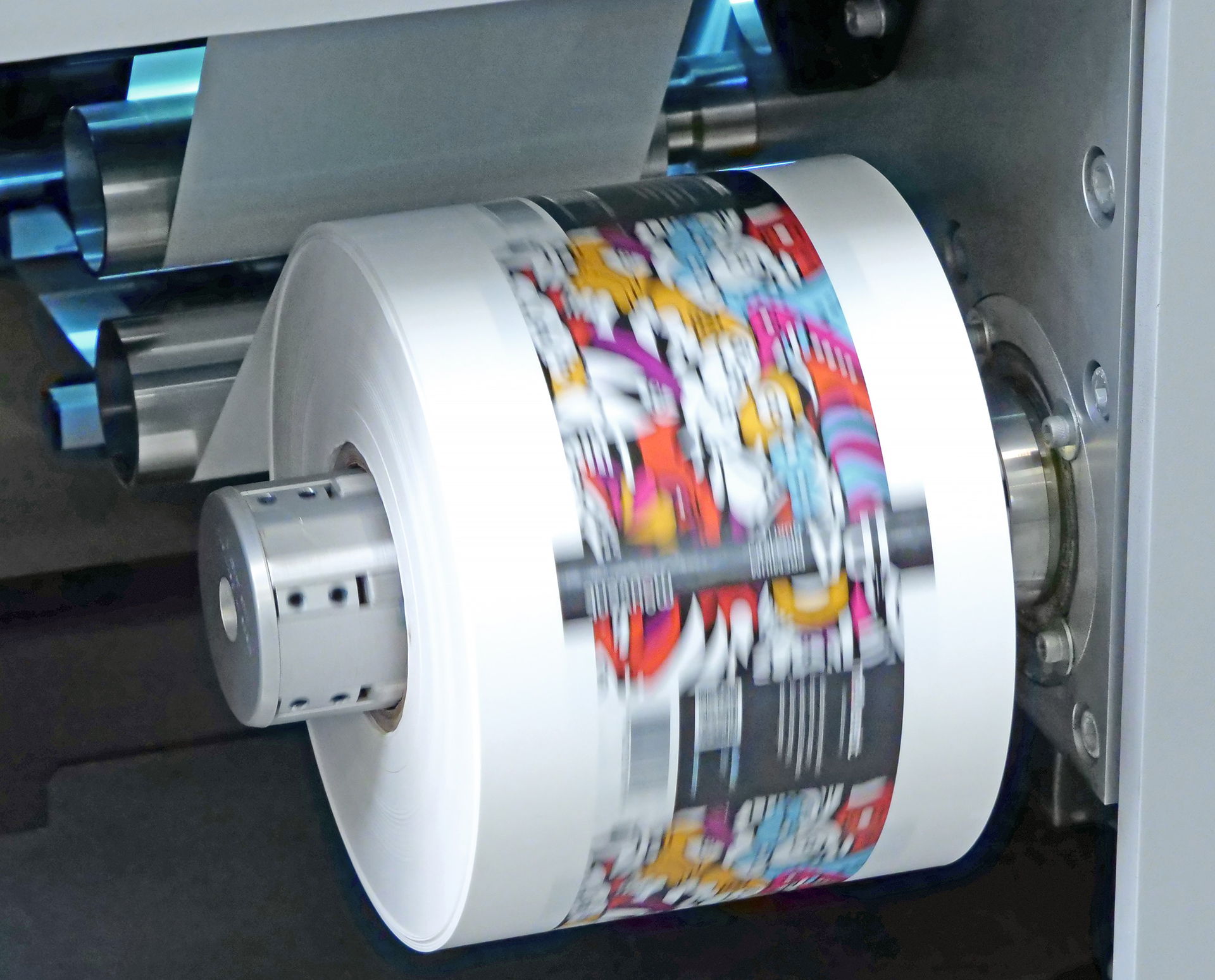 BOBST’s digital label press Mouvent LB701-UV demonstrates its value and ...