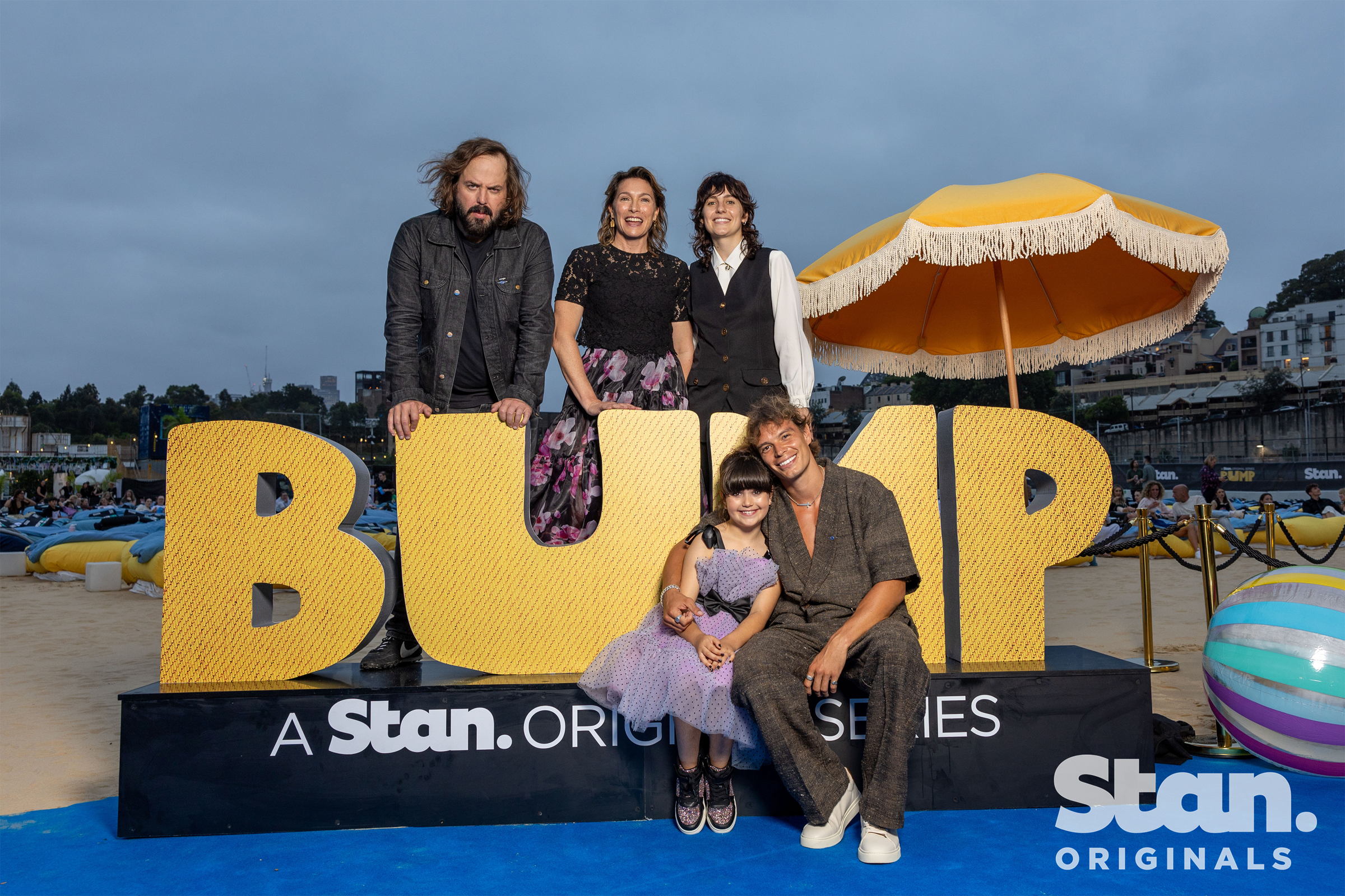 BUMP CAST AND CREW WALK THE BLUE CARPET TO CELEBRATE THE FINAL SEASON ...