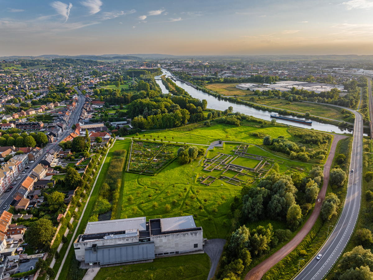 Vernieuwde Erfgoedsite Ename pakt uit met indrukwekkende archeologische ...