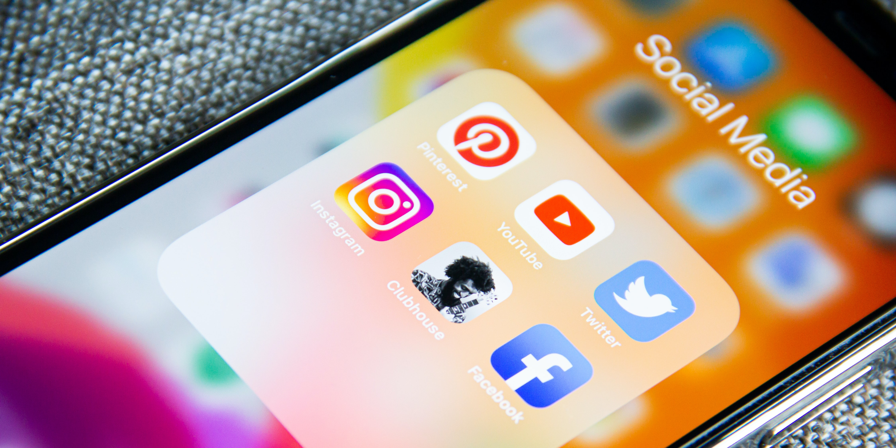 Social Media PR: Examples, Tactics, Tips & More