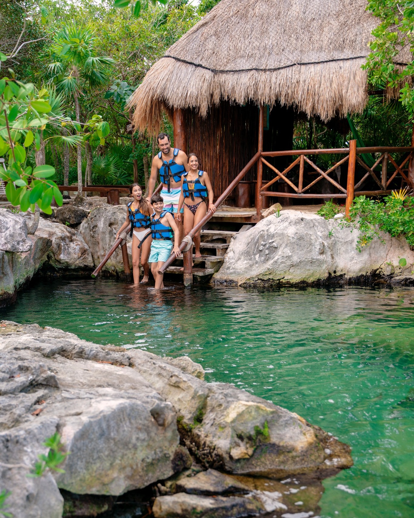 ¿Ya conoces la laguna de Yal-Kú? Te decimos porqué es uno de los ...
