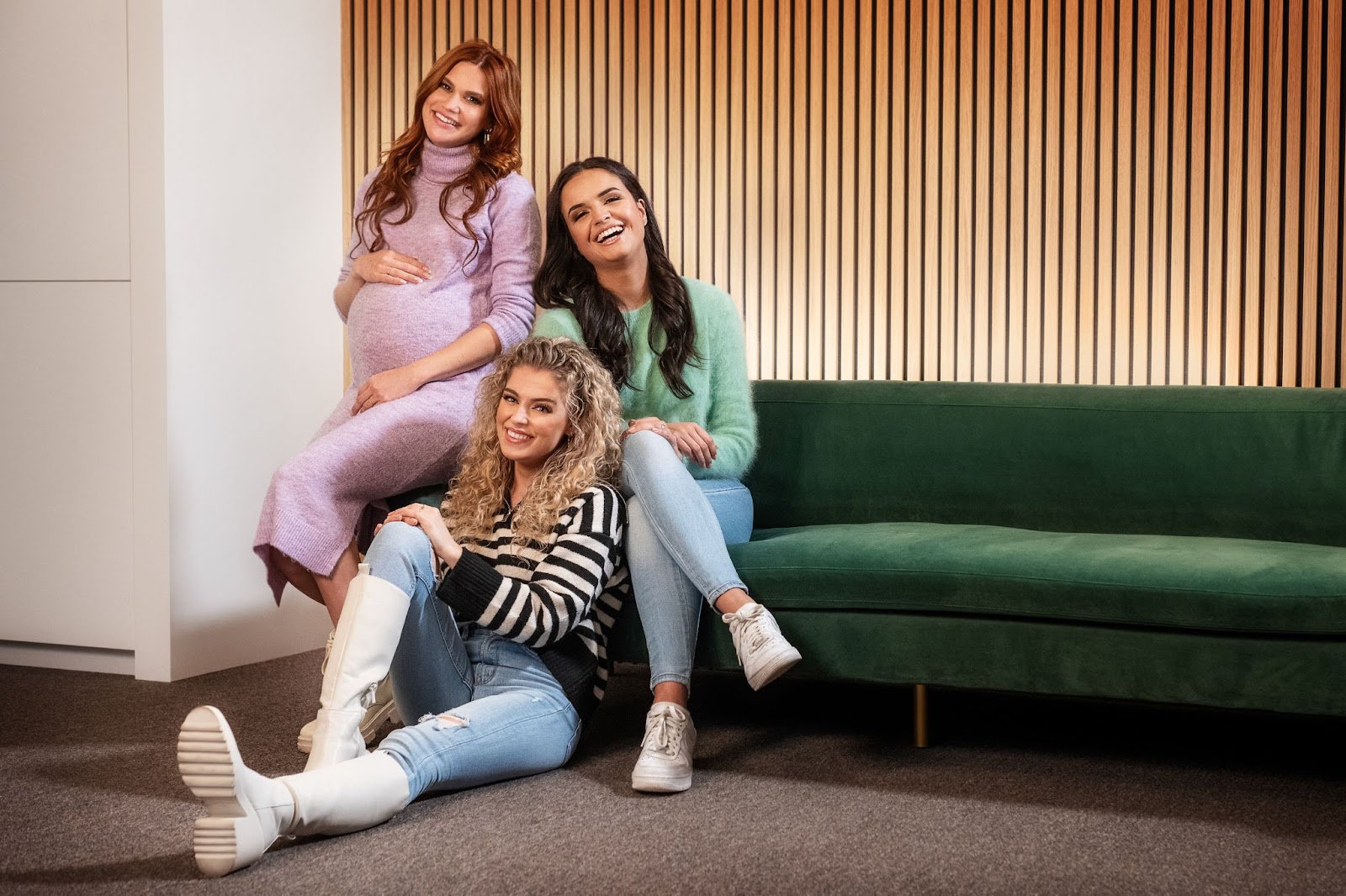 ‘K3, één jaar later’ volgt Hanne, Marthe en Julia in hun eerste jaar ...